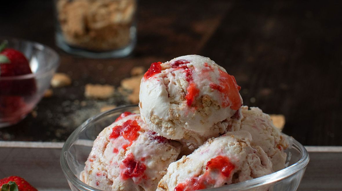 Παγωτό cheesecake φράουλα | Cookout.gr
