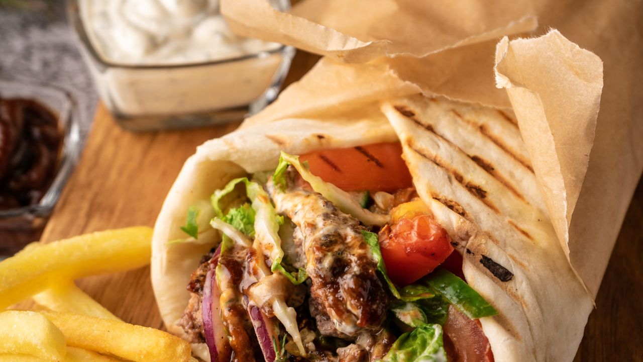 Σαουάρμα (shawarma), ο γύρος του Λιβάνου με κοτόπουλο | Cookout.gr